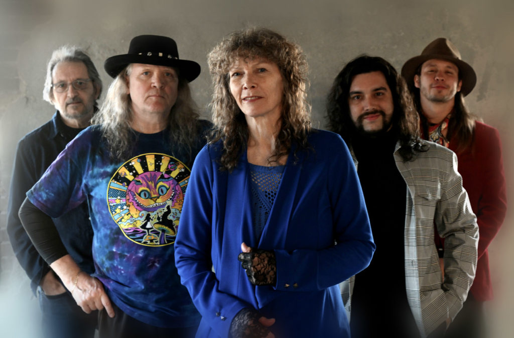 Plaza Presents: Molly Nova and the Hawks – River Place Plaza